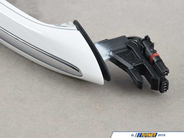 51217249981 - HANDLE PRIMED LEFT | Turner Motorsport